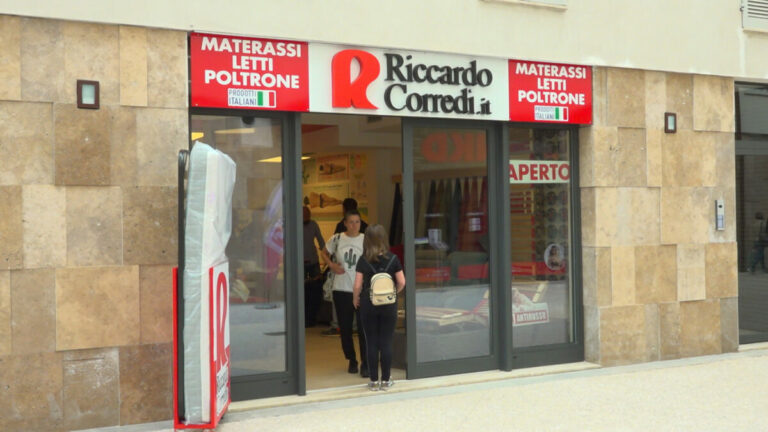 Alla "Fabbrica" i negozi di Riccardo Coprredi, Conad e Piumè - Giornale ...